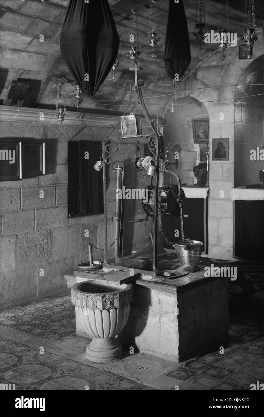 Jacobs well Black and White Stock Photos & Images - Alamy