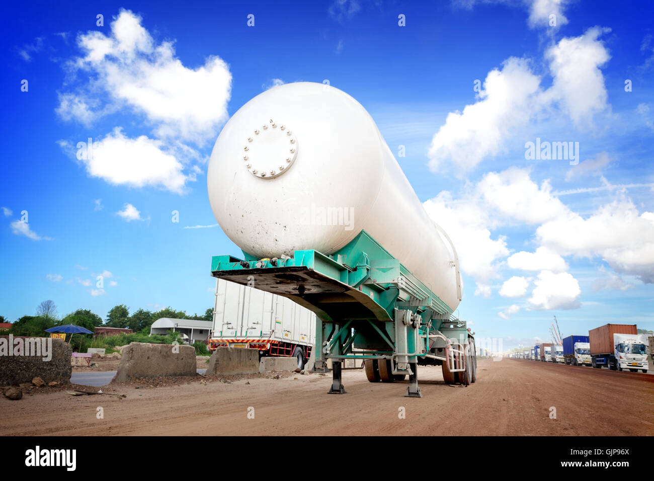Oil tank industrial site hi-res stock photography and images - Alamy