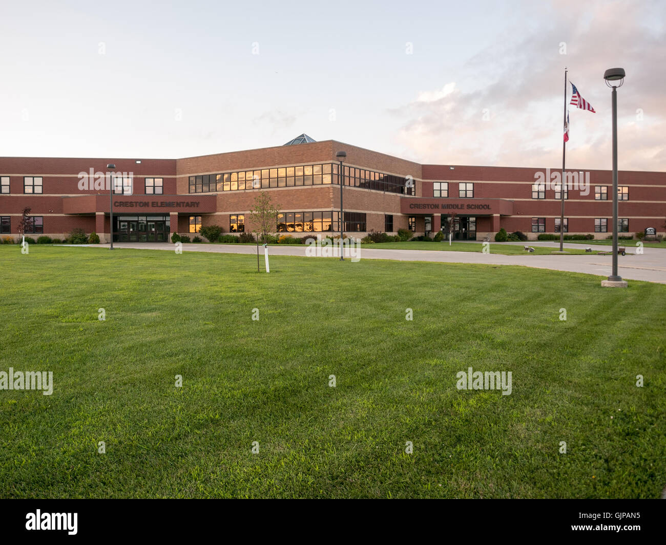 Elementary middle school hi-res stock photography and images - Alamy