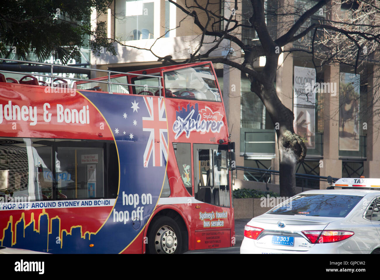 Sydney explorer sightseeing tourist bus in macquarie street alongside ...