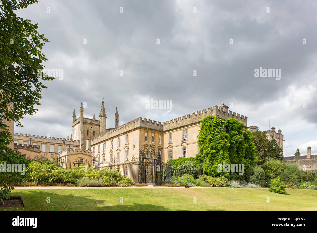 The impressive architecture of the Garden Quadrangle at New College ...