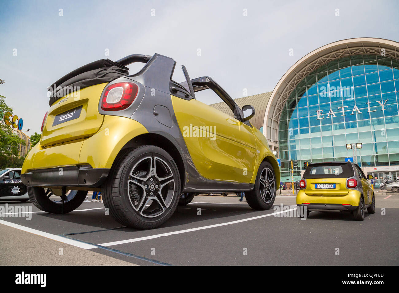 A giant Smart car next to a standard size Smart car in Rome Featuring ...