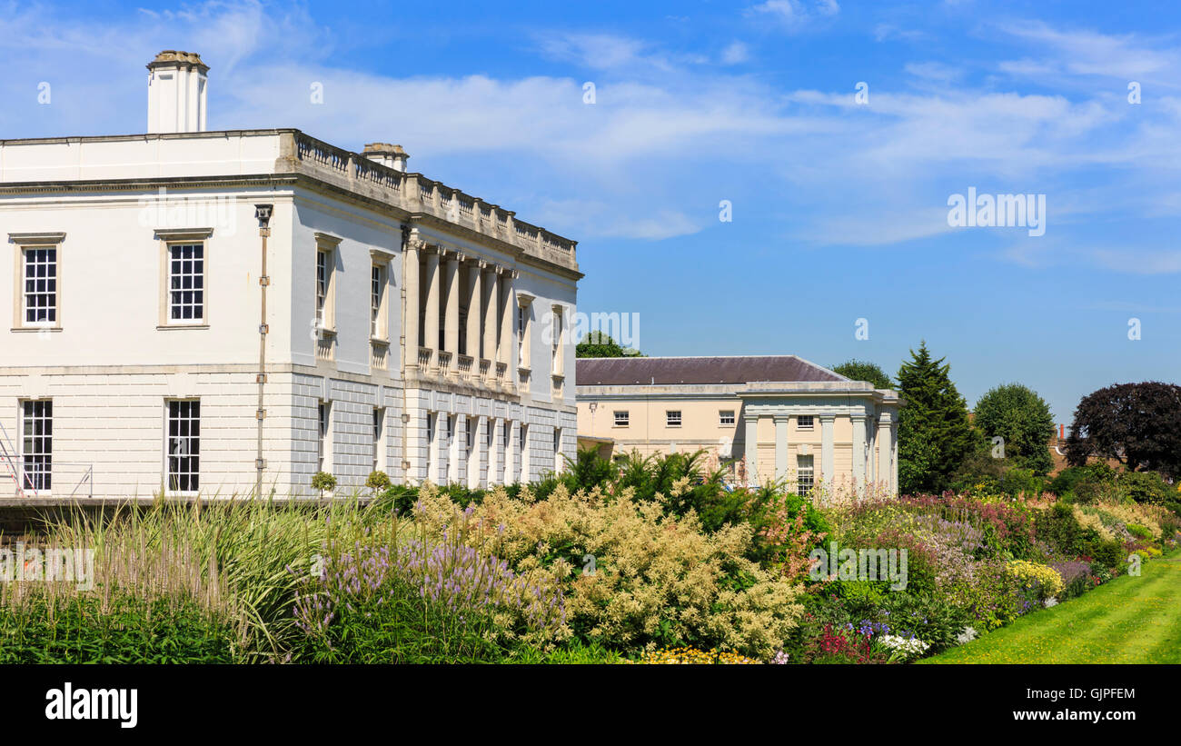 Queens royal residence hi-res stock photography and images - Alamy