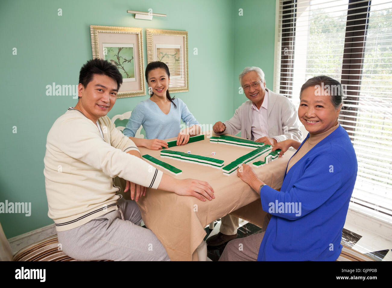 Four women playing mahjong hi-res stock photography and images - Alamy