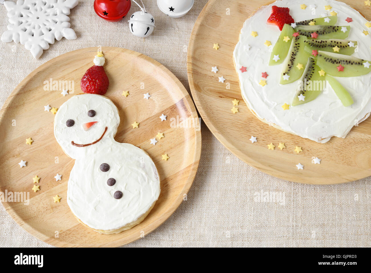 Fun homemade snowman and Christmas tree pancakes breakfast for kids ...