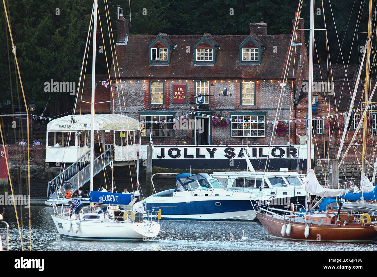 The famous Jolly Sailor on the beautiful River Hamble, Old Bursledon ...