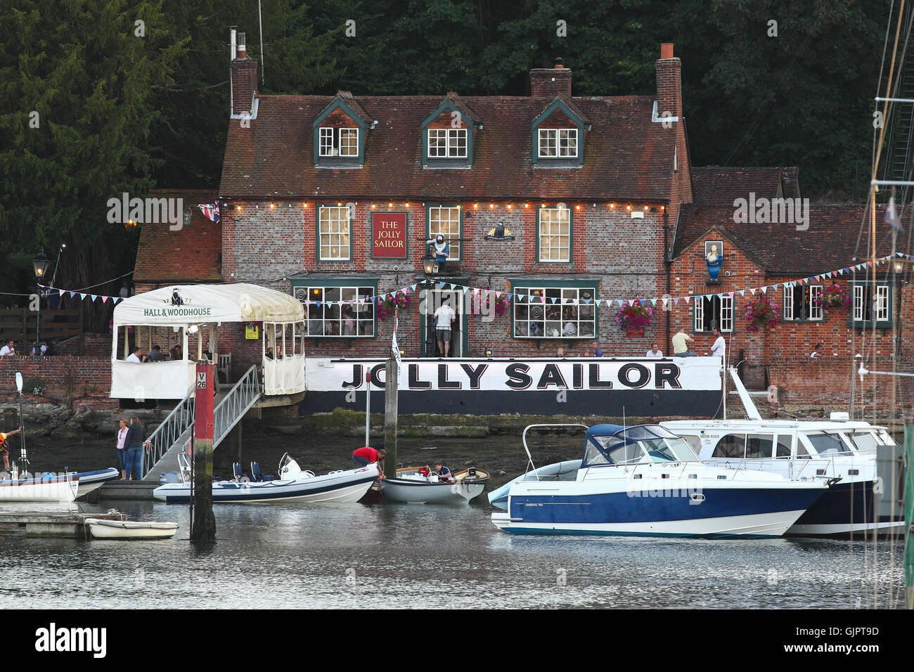 The famous Jolly Sailor on the beautiful River Hamble, Old Bursledon ...