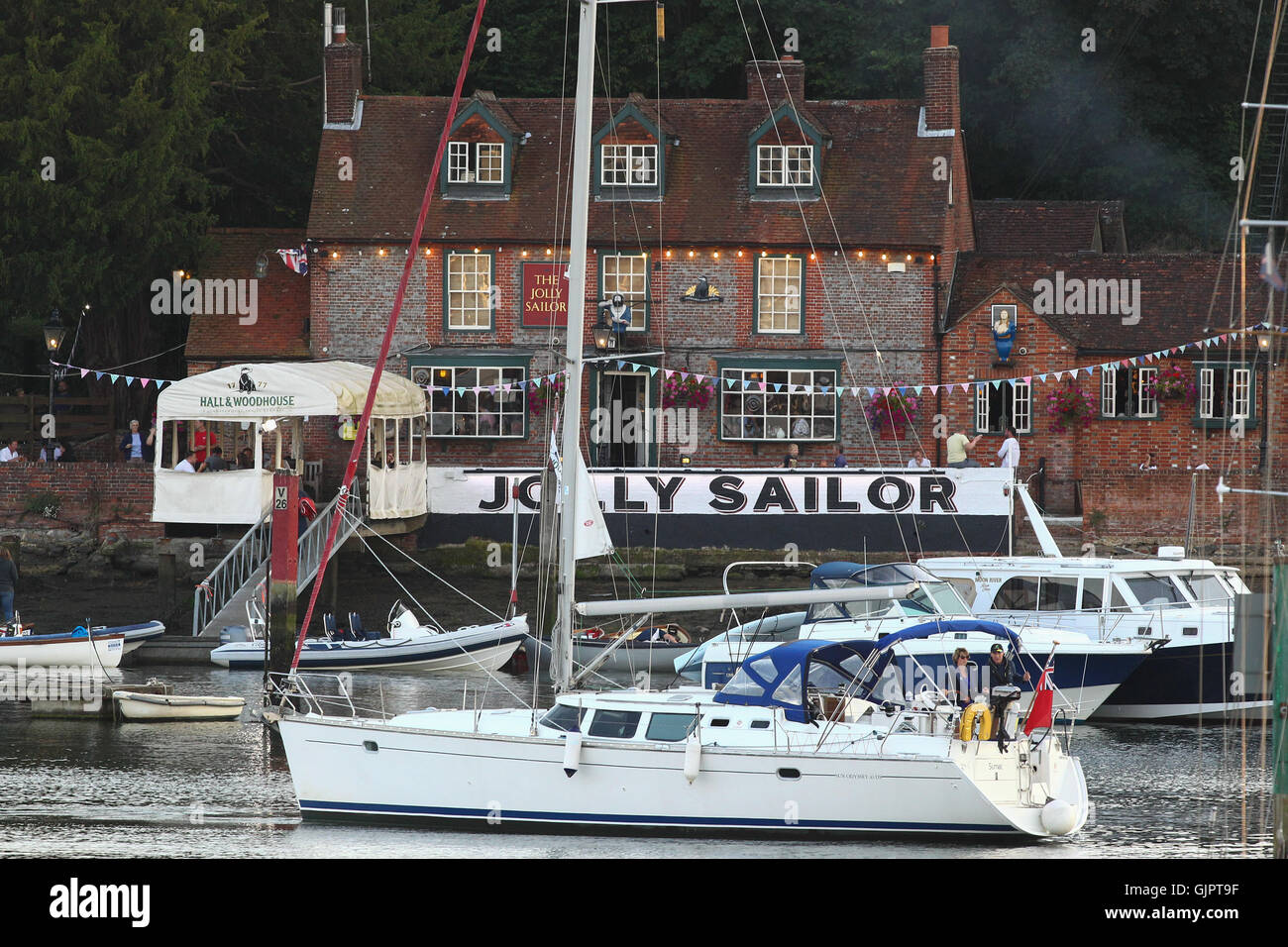The famous Jolly Sailor on the beautiful River Hamble, Old Bursledon ...