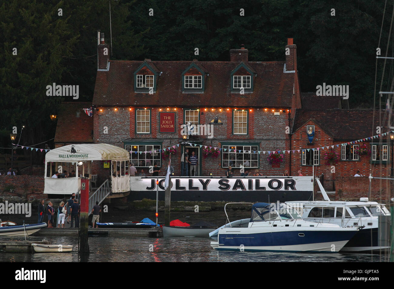 The famous Jolly Sailor on the beautiful River Hamble, Old Bursledon ...