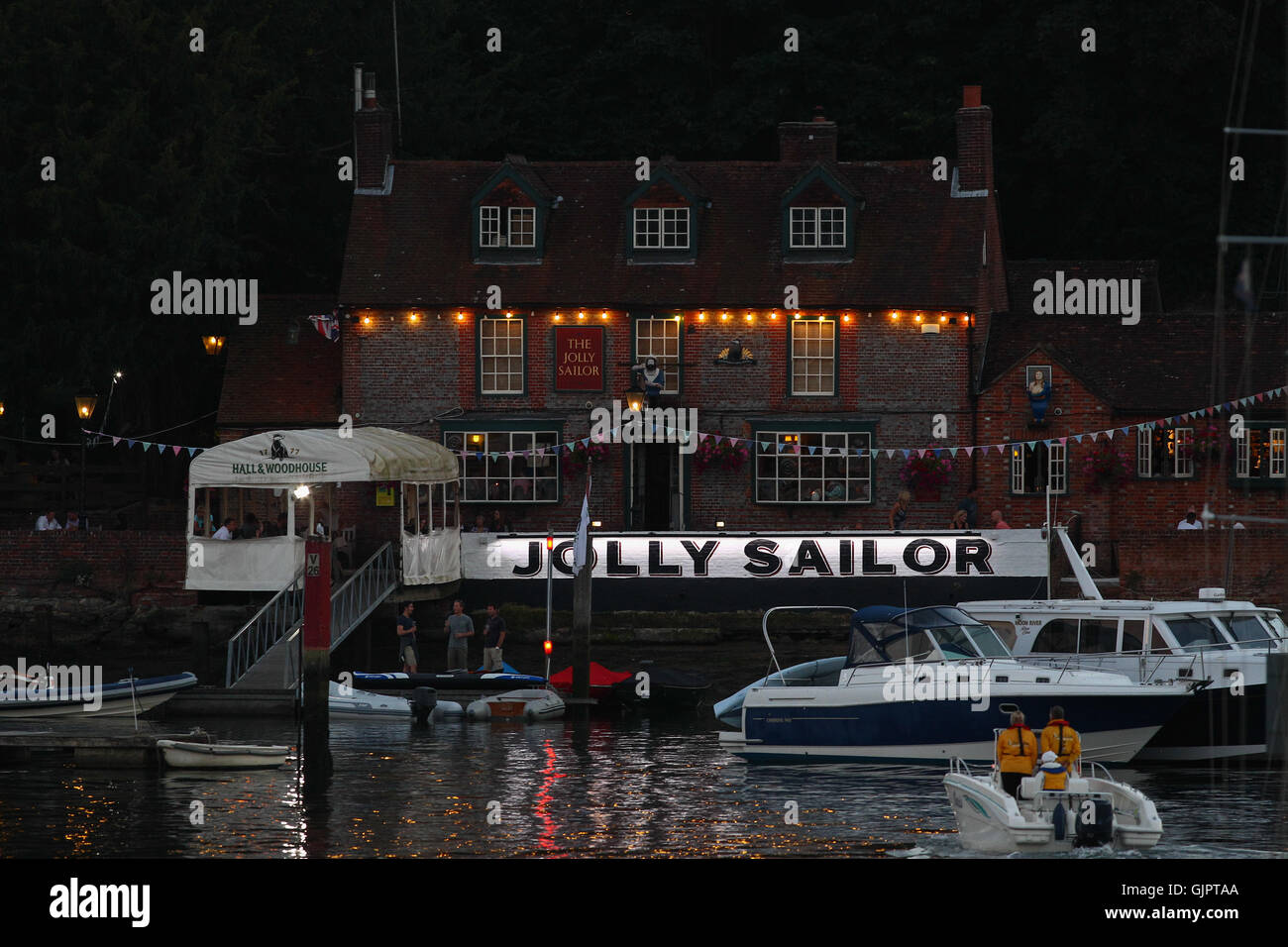 The famous Jolly Sailor on the beautiful River Hamble, Old Bursledon ...