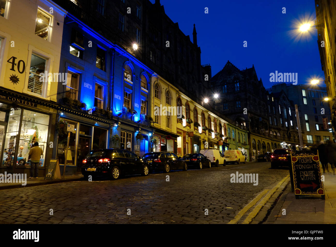 Victoria street edinburgh winter hi-res stock photography and images ...