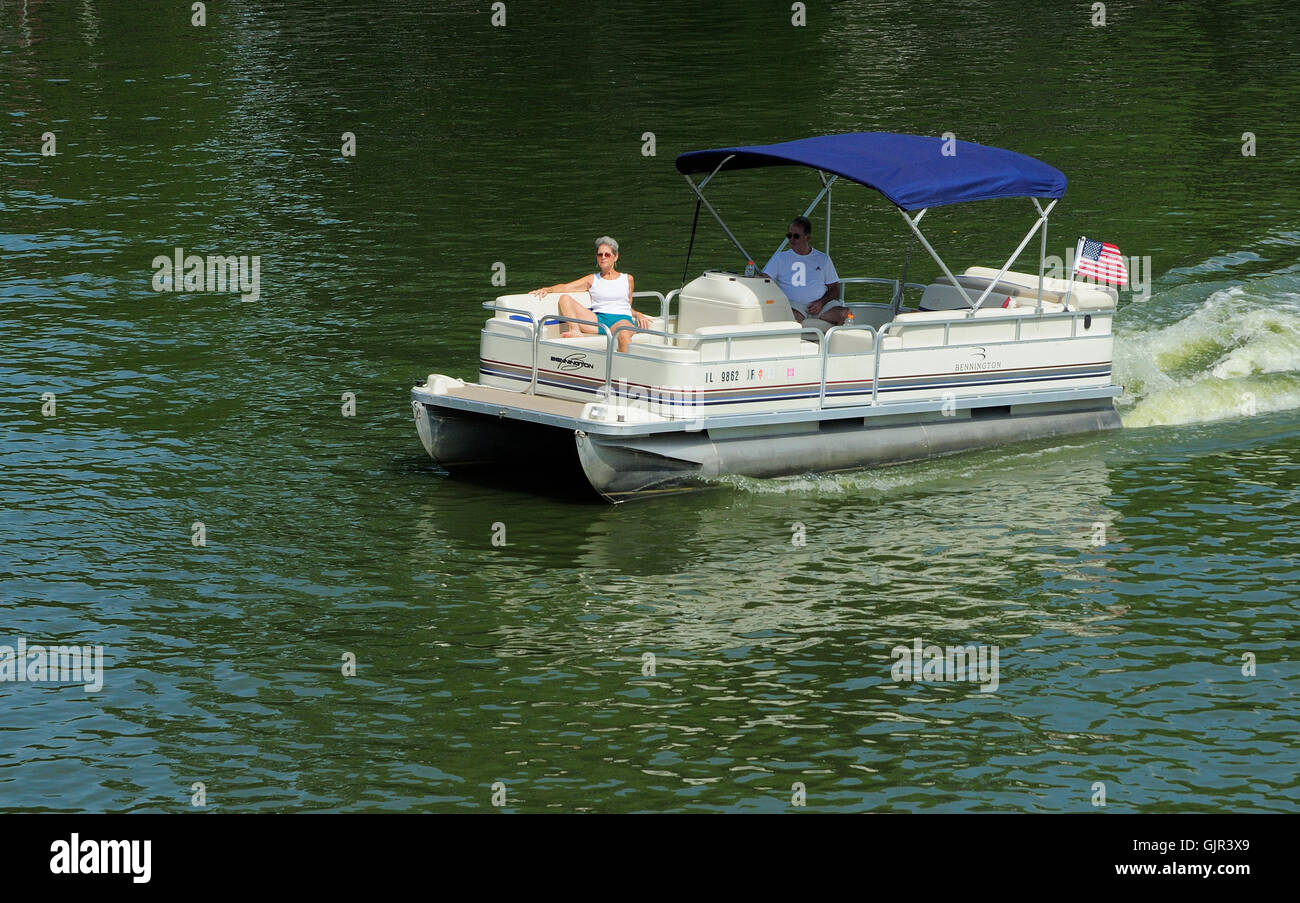 Recreational boating / Pontoon Boat Stock Photo - Alamy