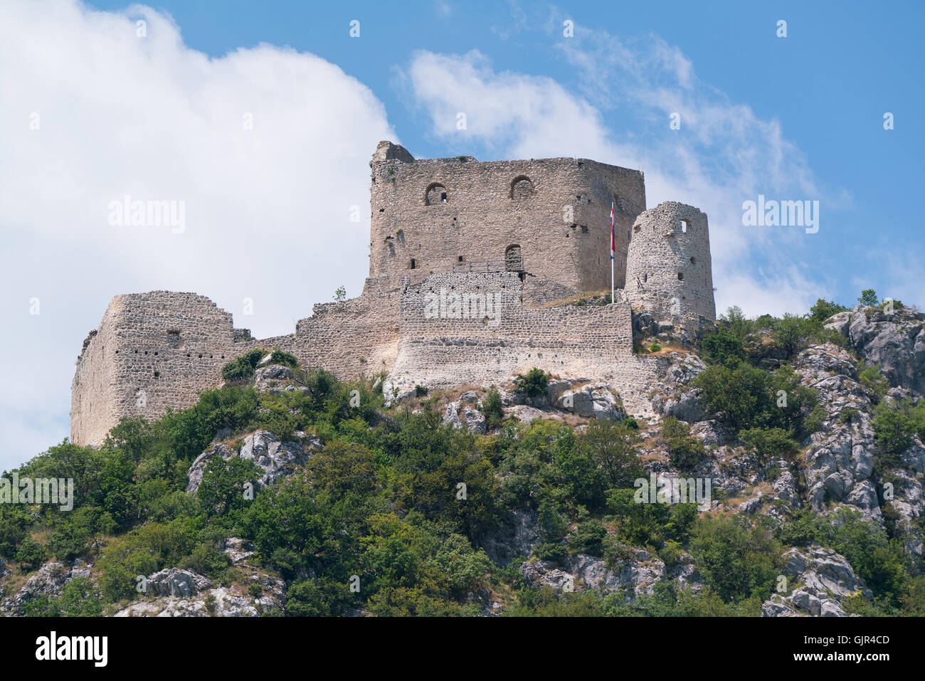 Exterior of the medival castle in Vrlika Stock Photo - Alamy