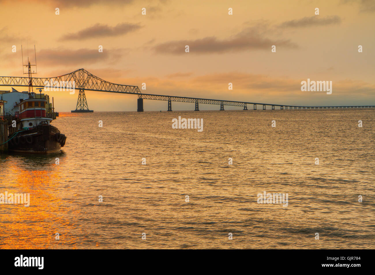 Columbia Bridge Sunset Stock Photo - Alamy
