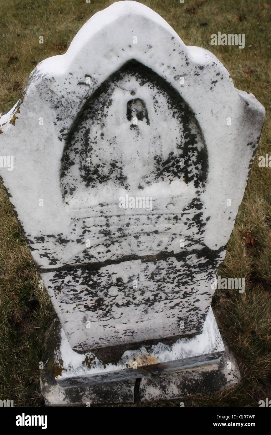 Antique headstone hi-res stock photography and images - Alamy