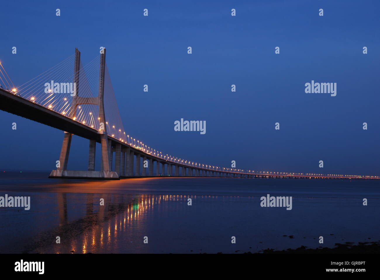 bridge night nighttime Stock Photo - Alamy