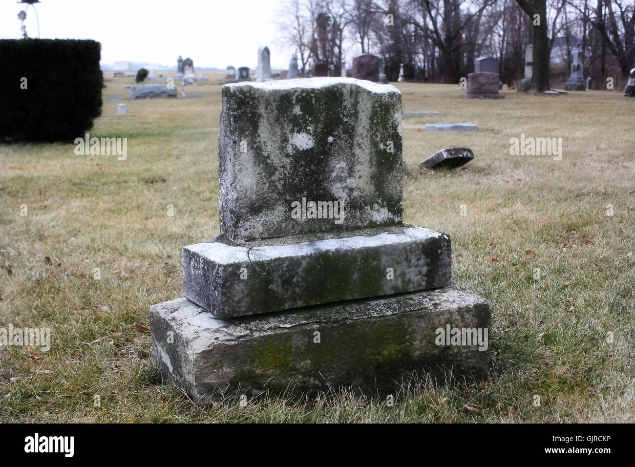 Antique headstone hi-res stock photography and images - Alamy
