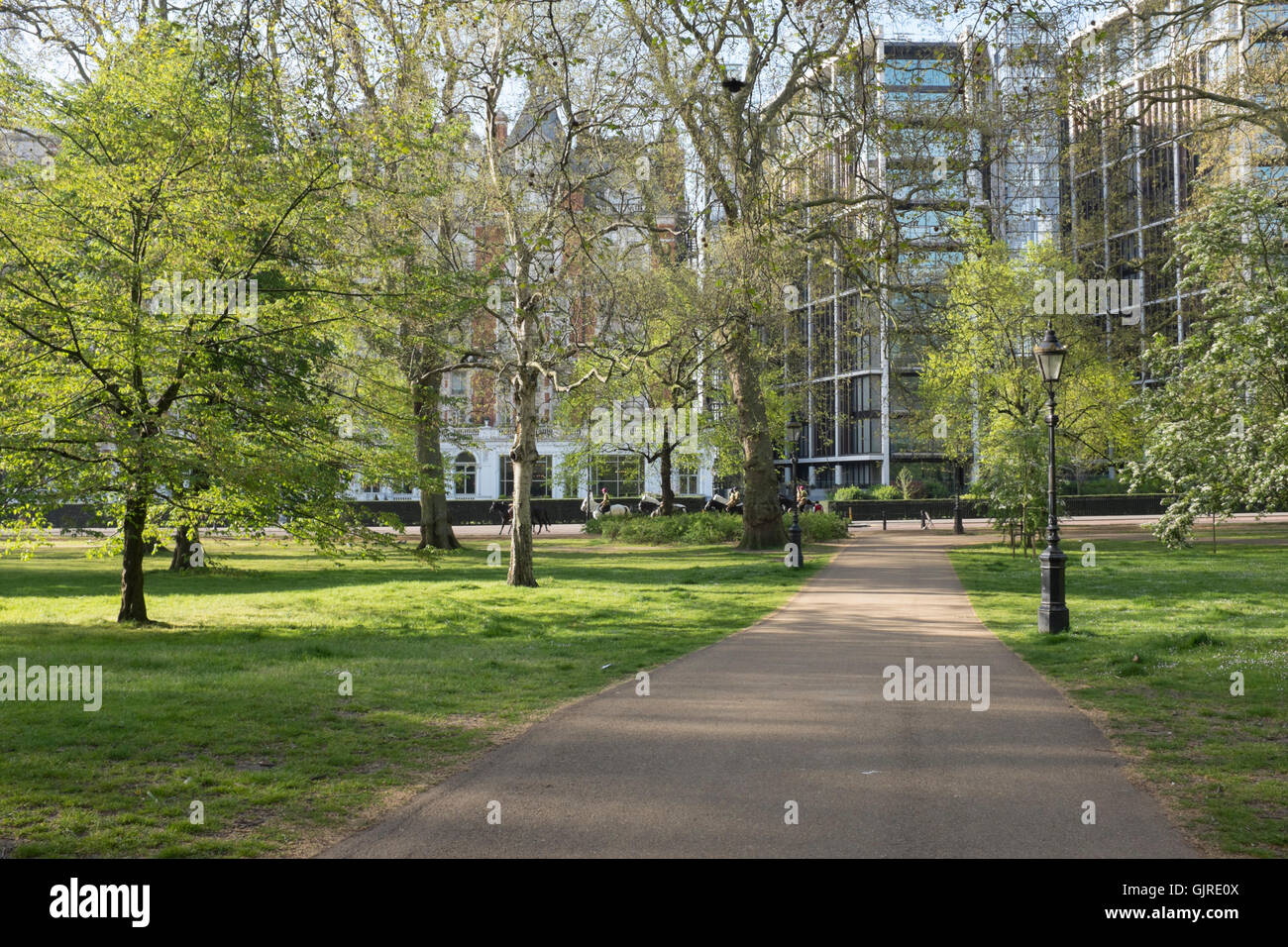 Gardens of londons hyde park hi-res stock photography and images - Alamy