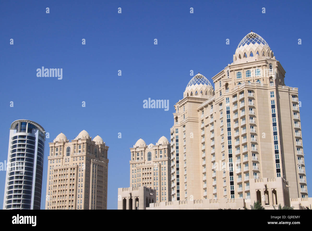 Construction high rise buildings in doha hi-res stock photography and ...