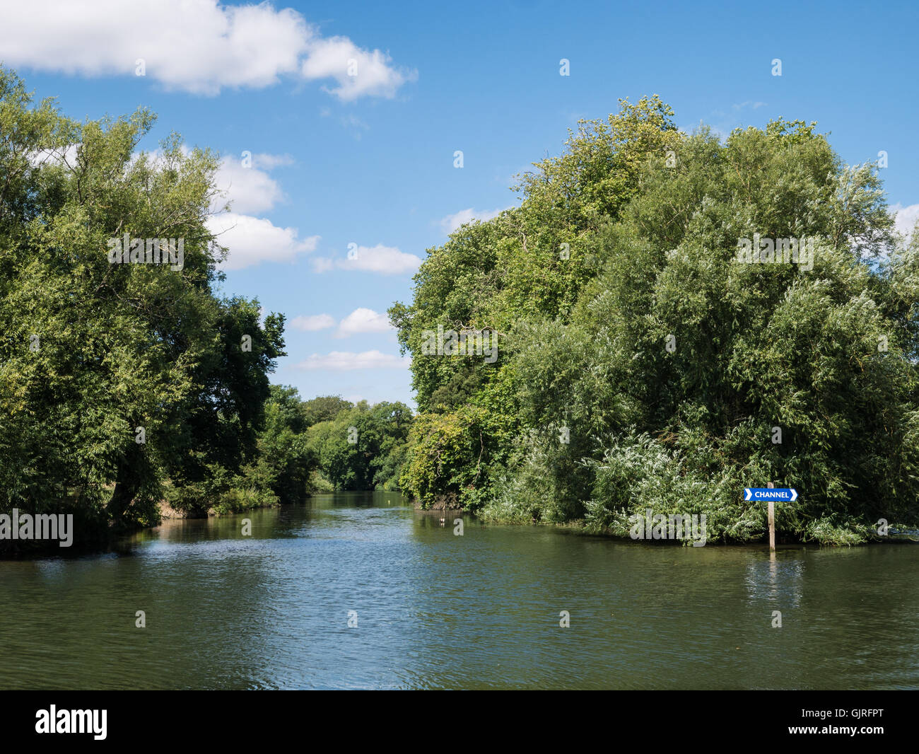 River thames chanel sign hi-res stock photography and images - Alamy