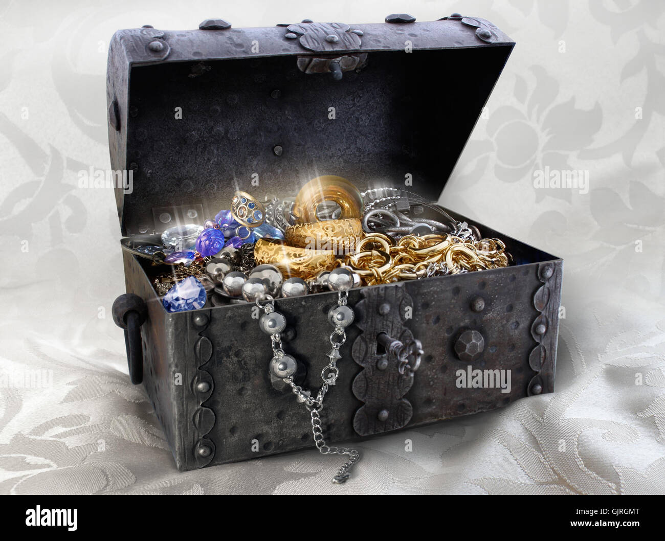 Treasure jewels hi-res stock photography and images - Alamy