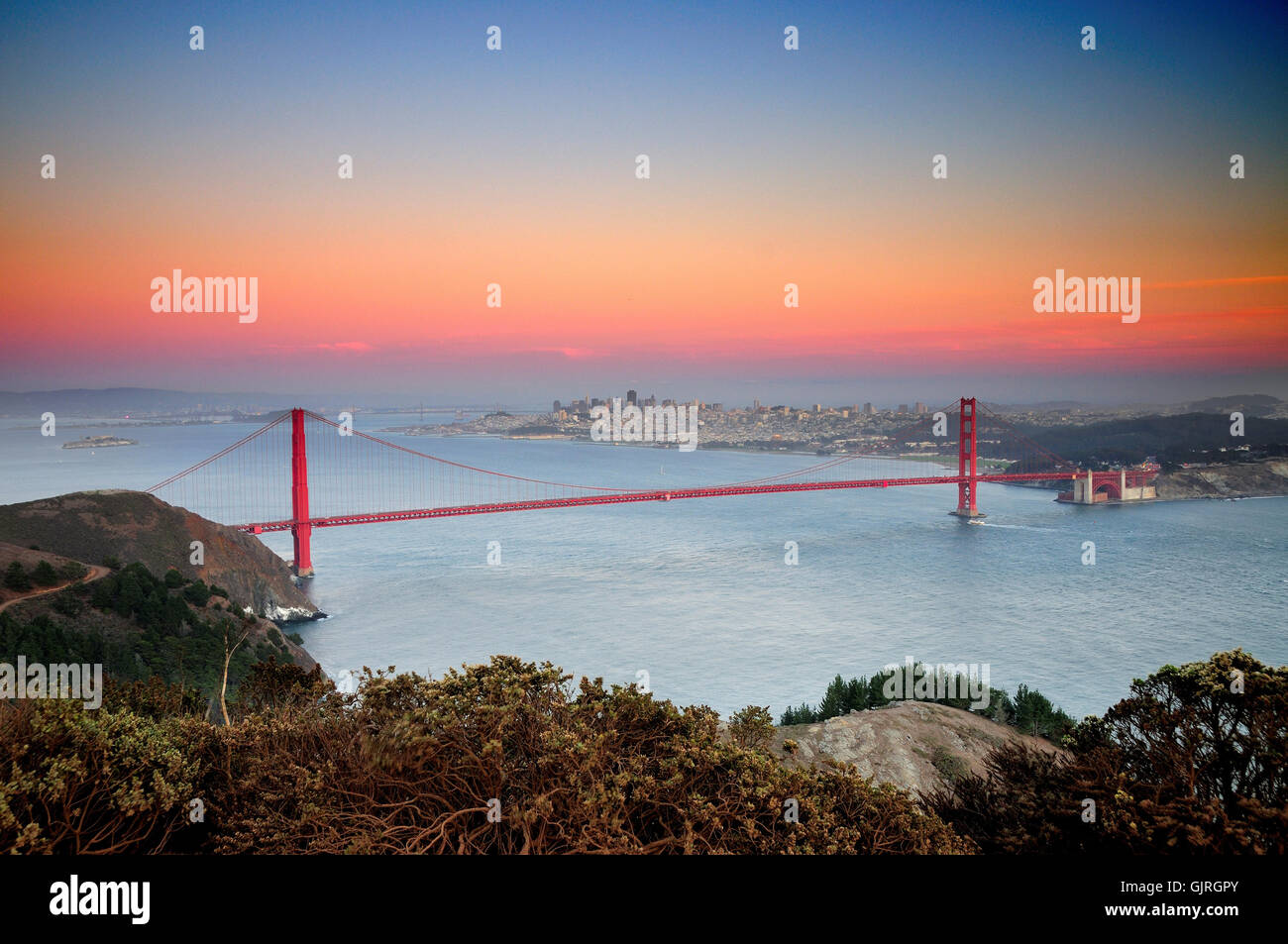 California bridge sightseeing pacific hi-res stock photography and ...