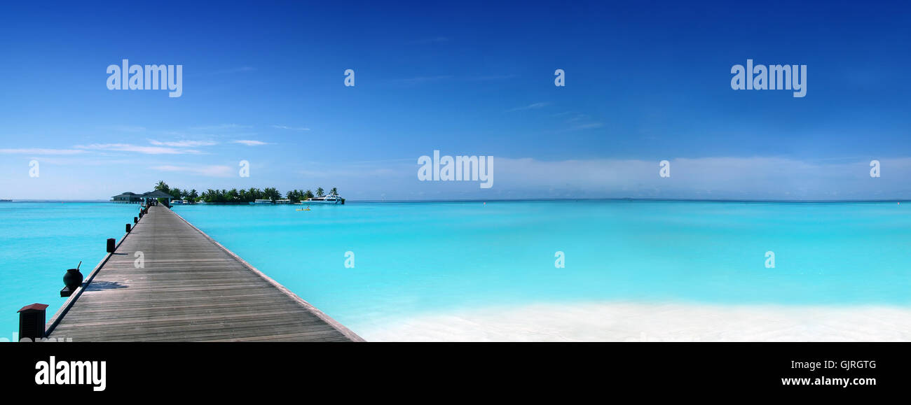 Bridge beach hi-res stock photography and images - Alamy