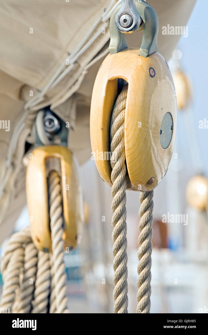 Old sailing wooden blocks rigging hi-res stock photography and images ...