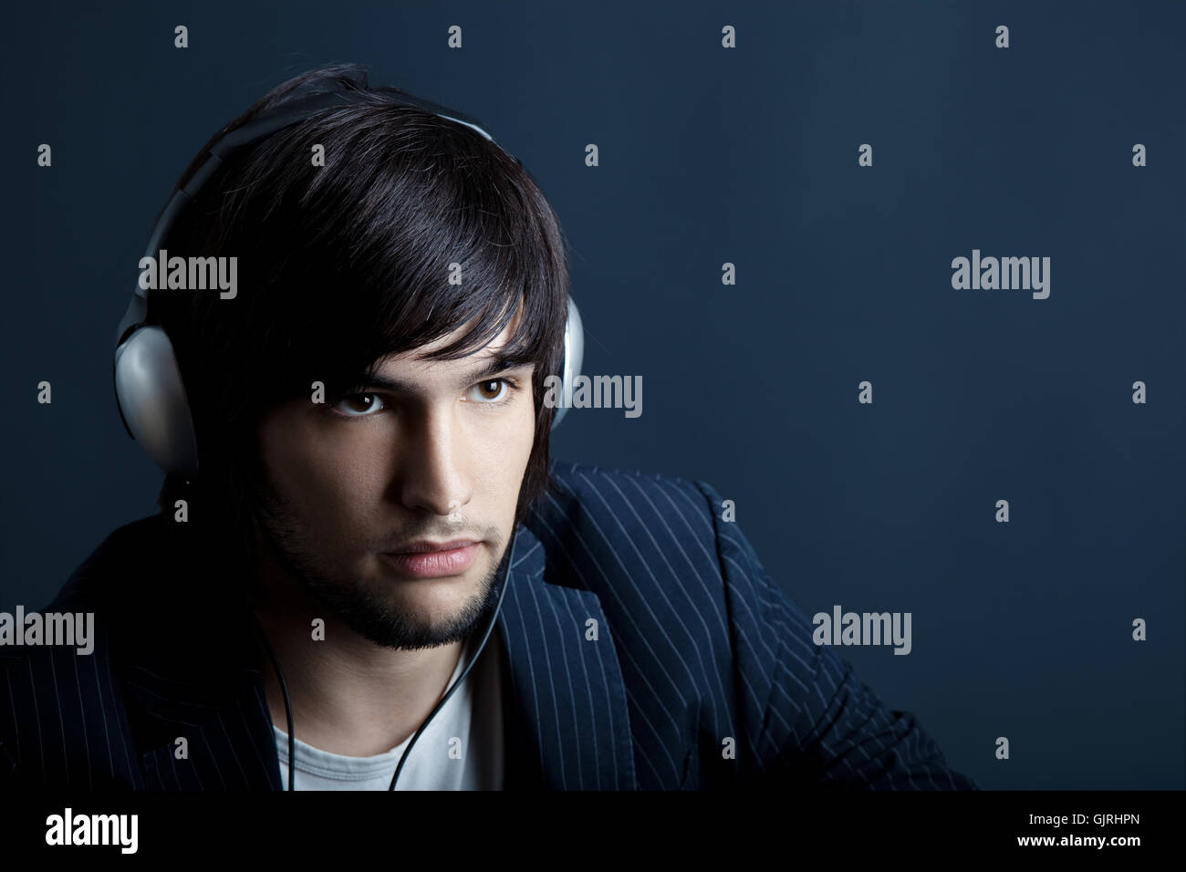 Listen music young men hi-res stock photography and images - Alamy