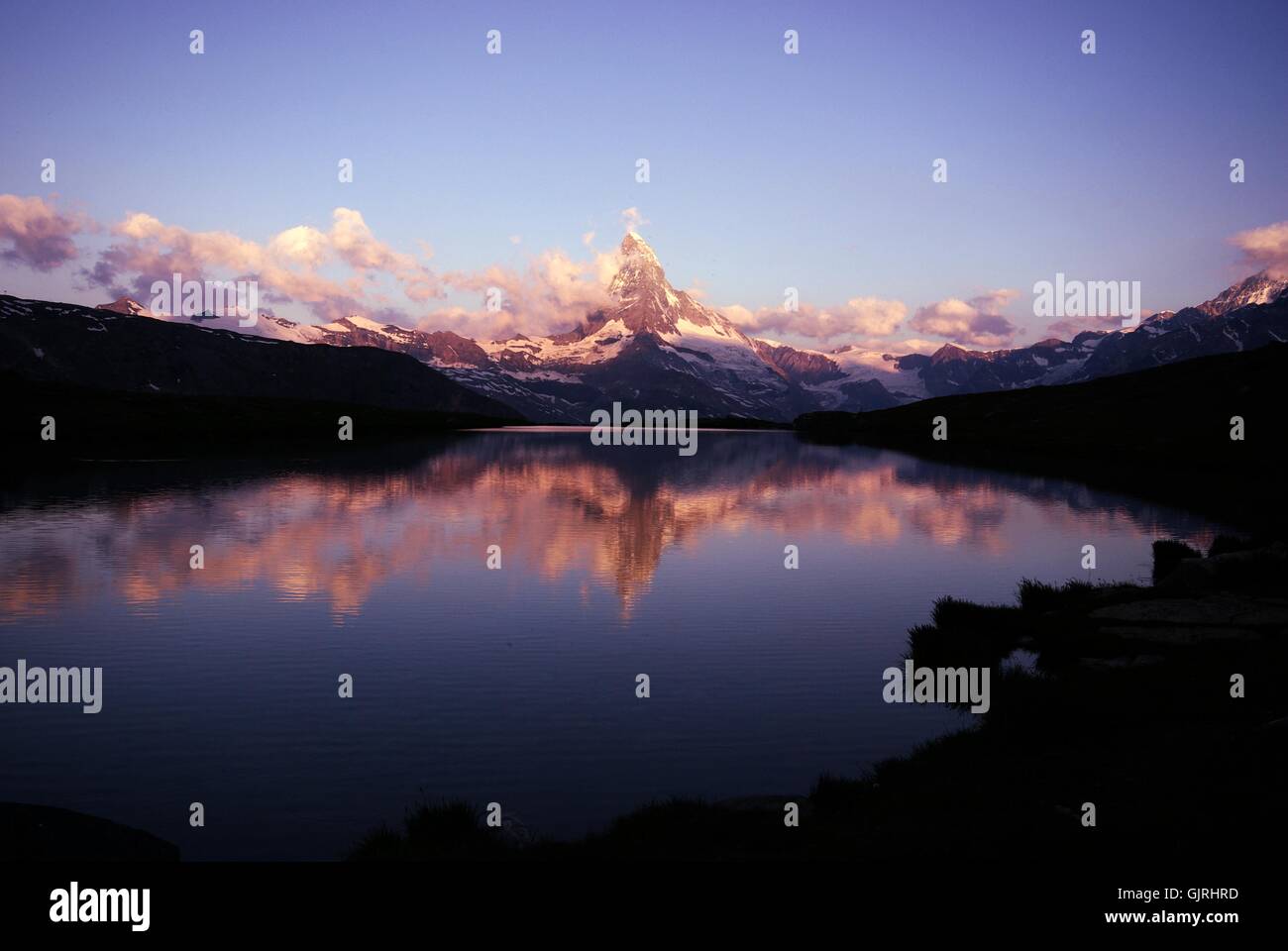 Pink red sunrise sky hi-res stock photography and images - Alamy