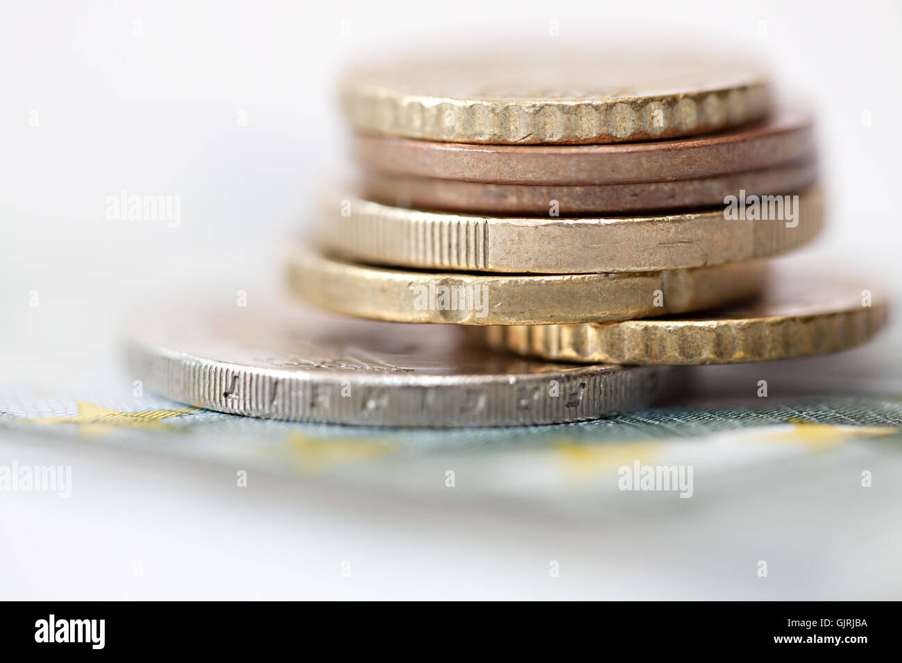 Coins and bank notes hi-res stock photography and images - Alamy