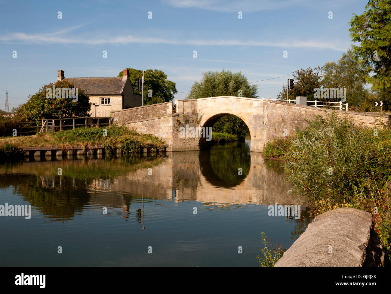 River Thames and the Canal Bridge, Radcot, Oxfordshire, England, UK ...