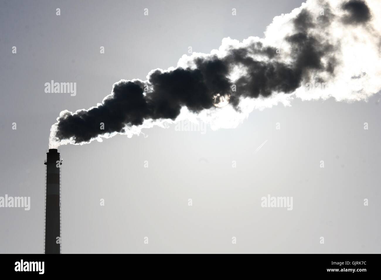 Smoking shade hi-res stock photography and images - Alamy