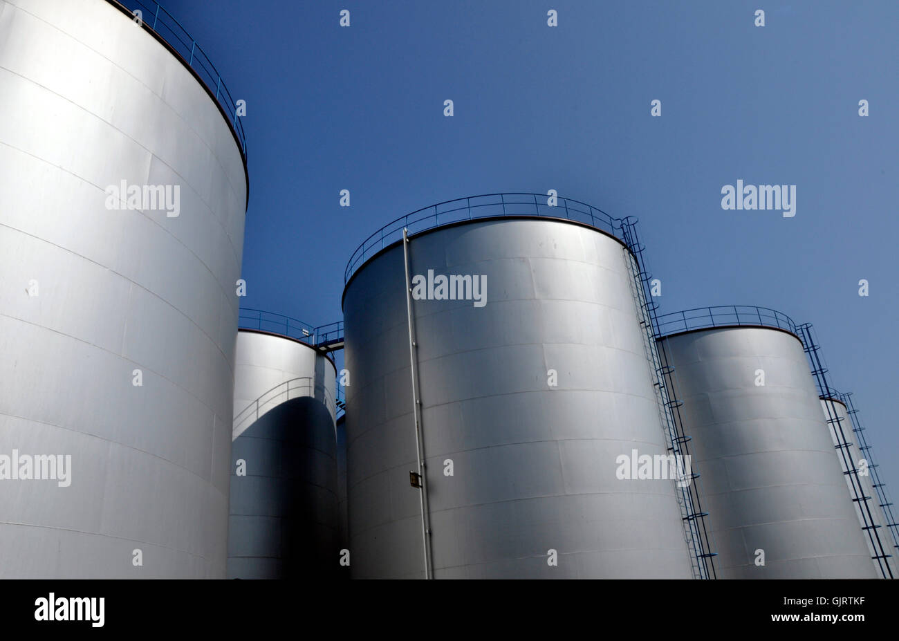 Silver tanks hi-res stock photography and images - Alamy