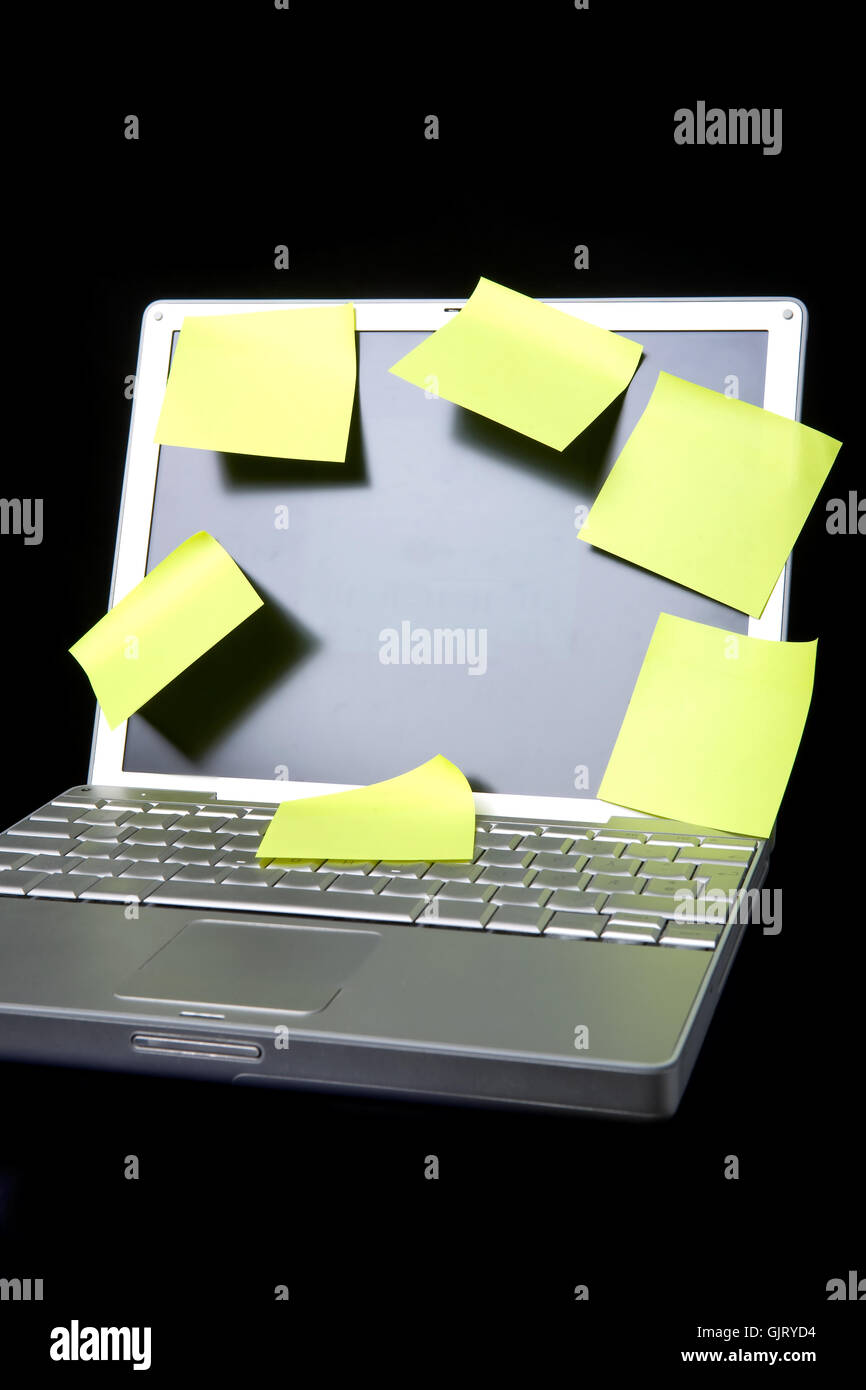 note memo laptop Stock Photo - Alamy