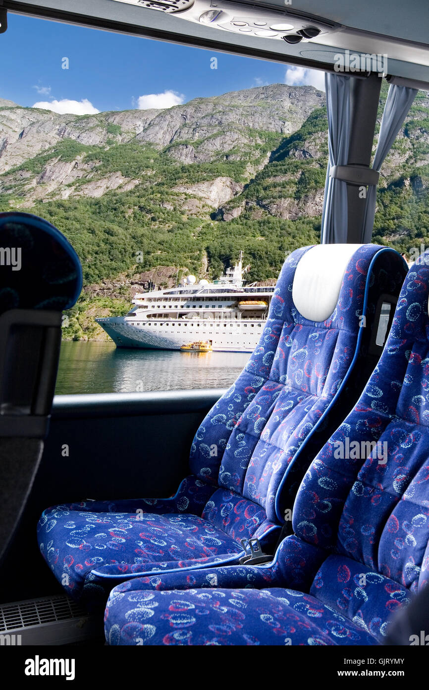 House boat package hi-res stock photography and images - Alamy