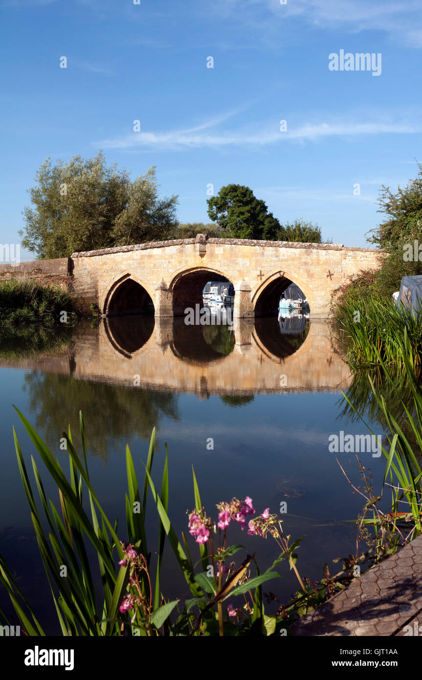 River Thames at Radcot Bridge, Oxfordshire, England, UK Stock Photo - Alamy