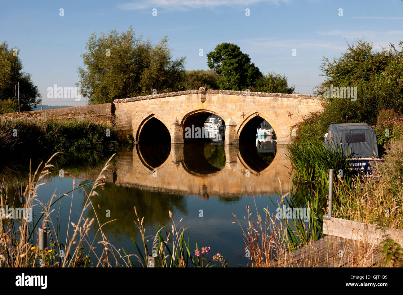 River Thames at Radcot Bridge, Oxfordshire, England, UK Stock Photo - Alamy