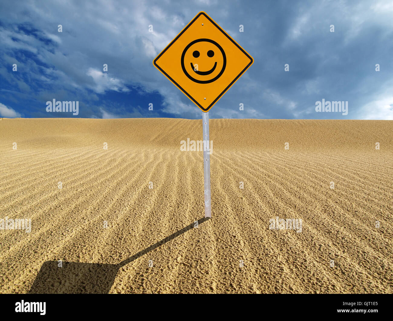 sign in the sand - smile Stock Photo - Alamy