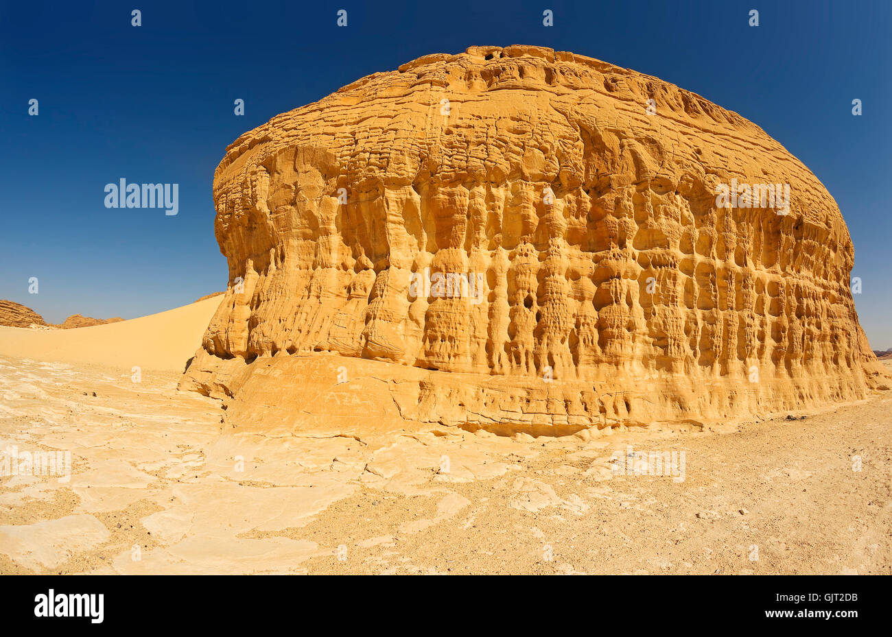 mountains desert wasteland Stock Photo - Alamy