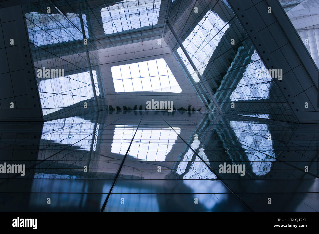 News industry skyscraper hi-res stock photography and images - Alamy