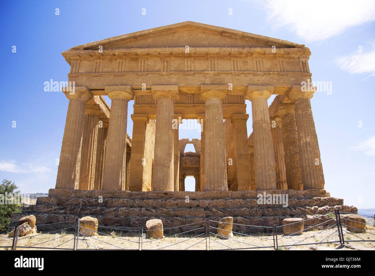 Ancient greek arch sicily hi-res stock photography and images - Alamy