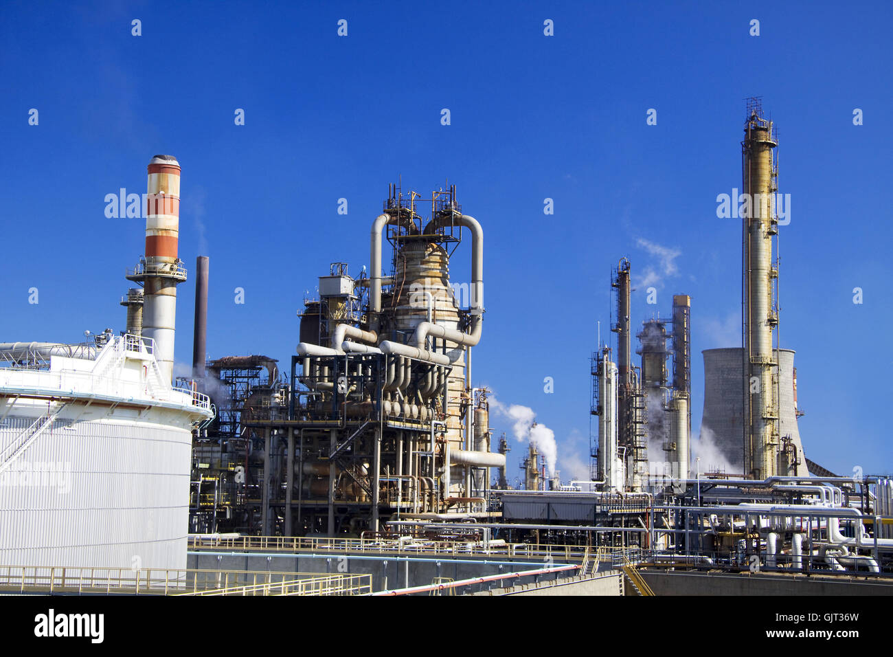 industry pollution refinery Stock Photo - Alamy
