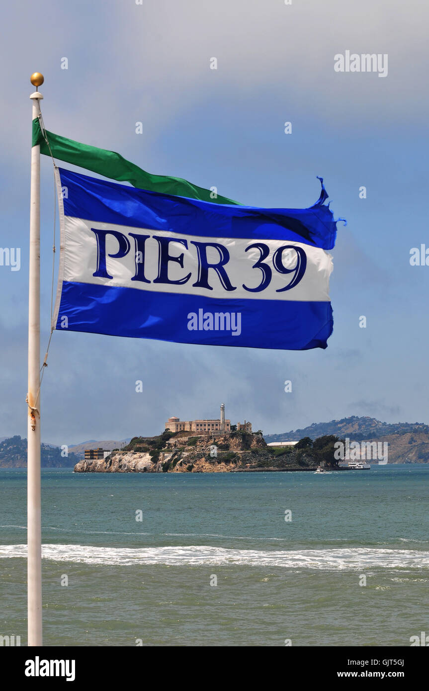 Pier 39 alcatraz hi-res stock photography and images - Alamy
