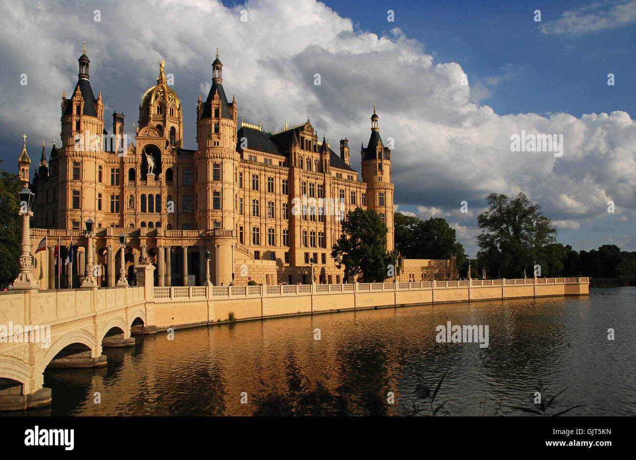 Building story hi-res stock photography and images - Alamy