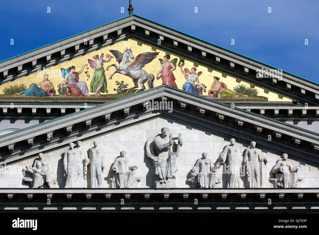 King of the opera hi-res stock photography and images - Alamy