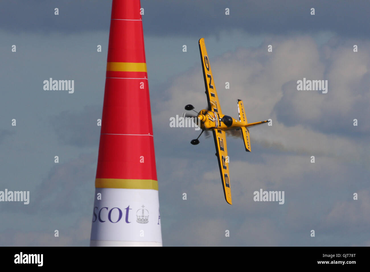 RED BULL AIR RACES ASCOT RACE COURSE ENGLAND Stock Photo - Alamy