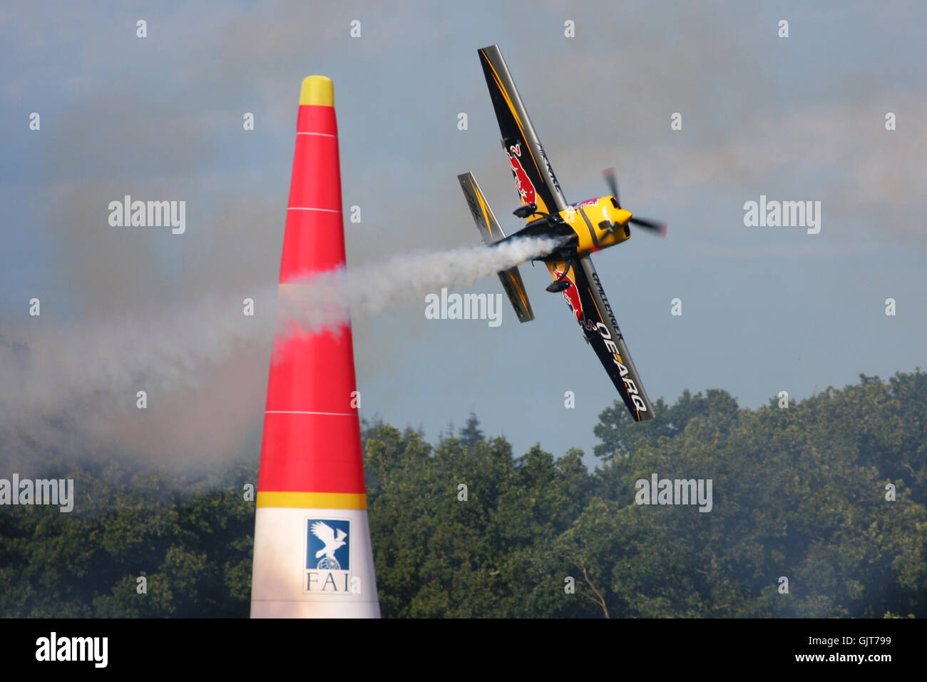 RED BULL AIR RACES ASCOT RACE COURSE ENGLAND Stock Photo - Alamy