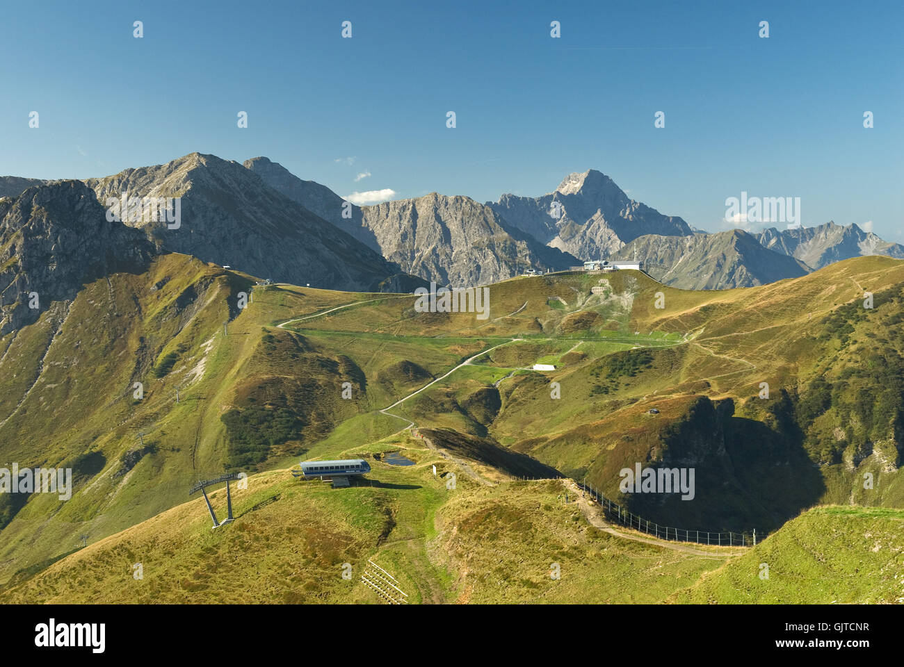 Summit mountains hi-res stock photography and images - Alamy