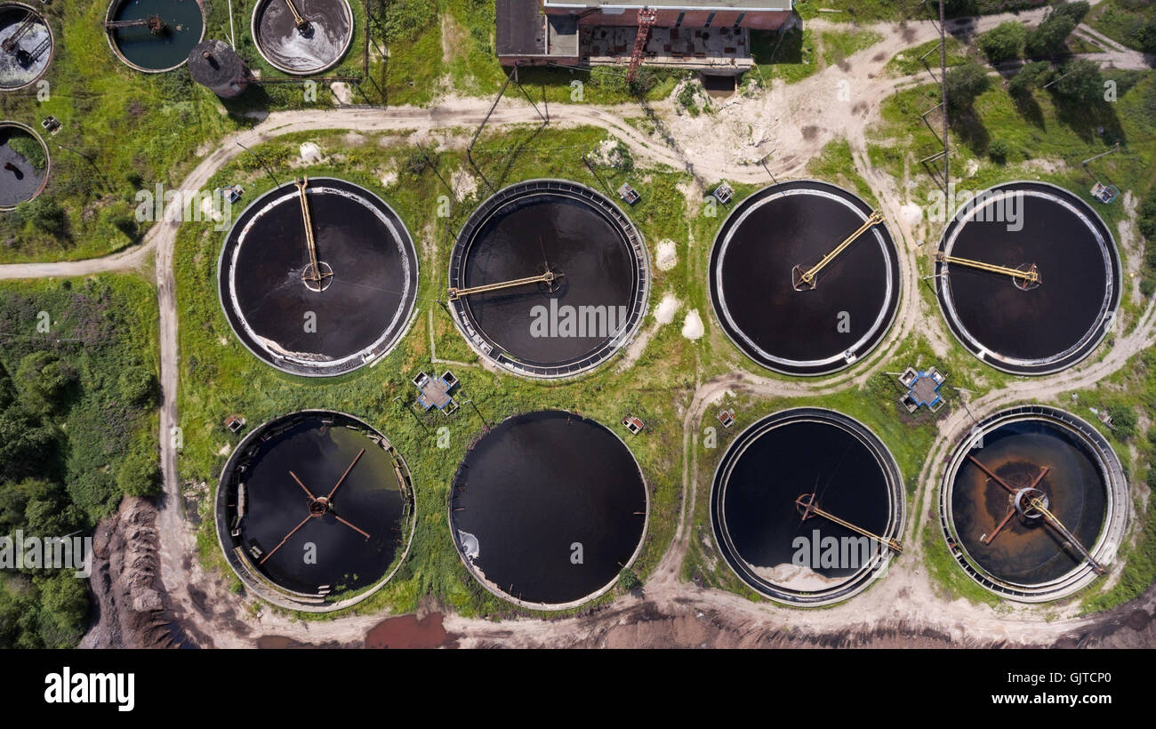 Clarifiers or settling tanks with mechanical means for continuous ...